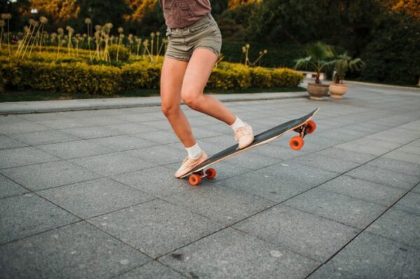 What is Freestyle Longboarding ? Tips for Beginners