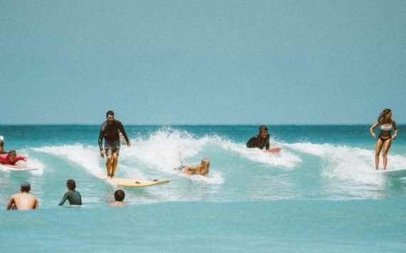 How Do Surfers Not Hit Each Other?