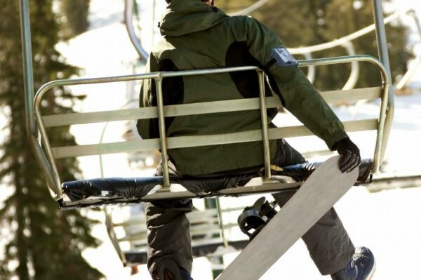 Snowboarding Alone: Pros & Cons (According To Riders)